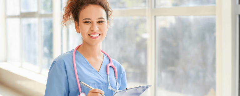 Quais são as atribuições do enfermeiro na EMTN?